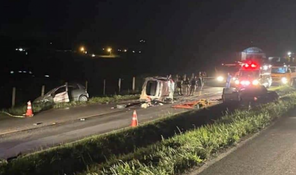 Acidente grave entre três carros deixa um óbito e seis pessoas feridas em Sangão | Folha Tubarão